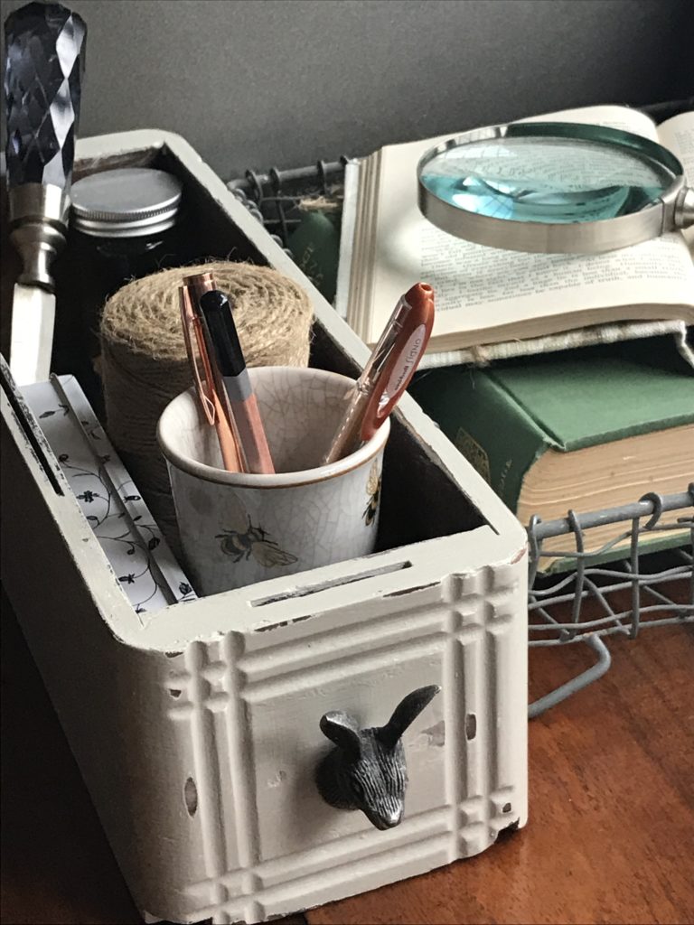 Easy Vintage Upcycle - Upcycled Drawers into Centrepieces