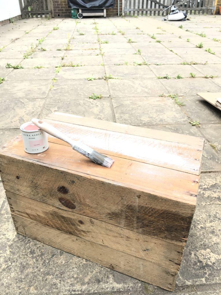 Vintage Home Decor - Transforming a Vintage Box into a thing of Beauty