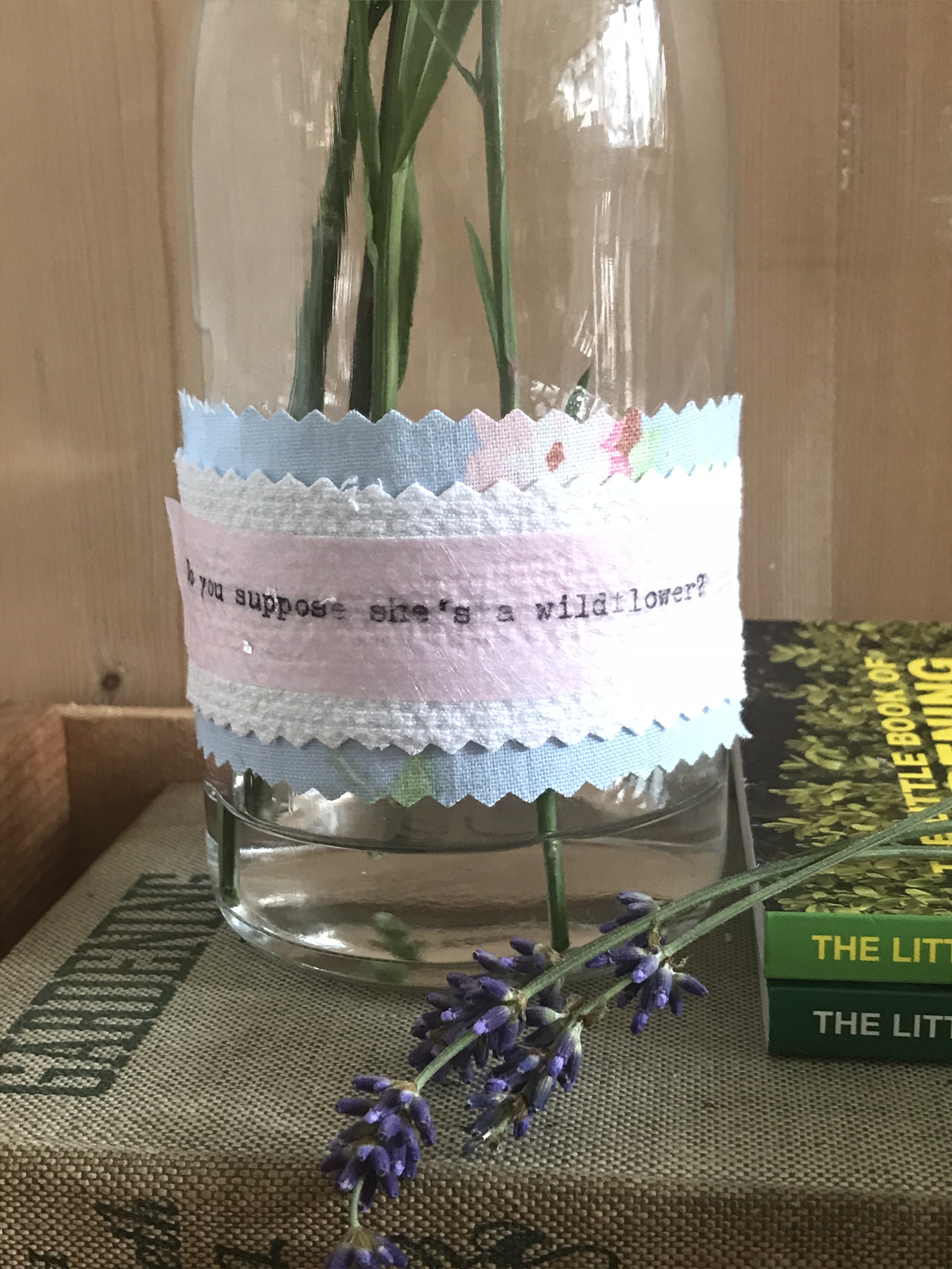 Jar Crafts - easy diy flower arrangements using mini glass jars