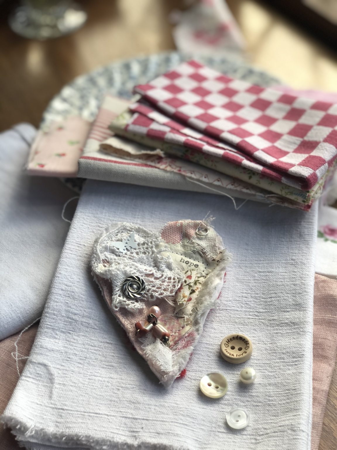How to make a Vintage Fabric Brooch - and a random act of kindness